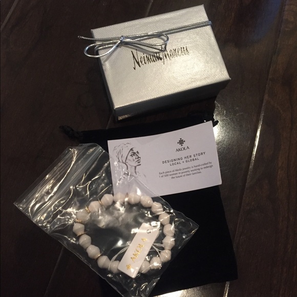 Akola | Jewelry | Akola White And Gold Beaded Bracelet | Poshmark